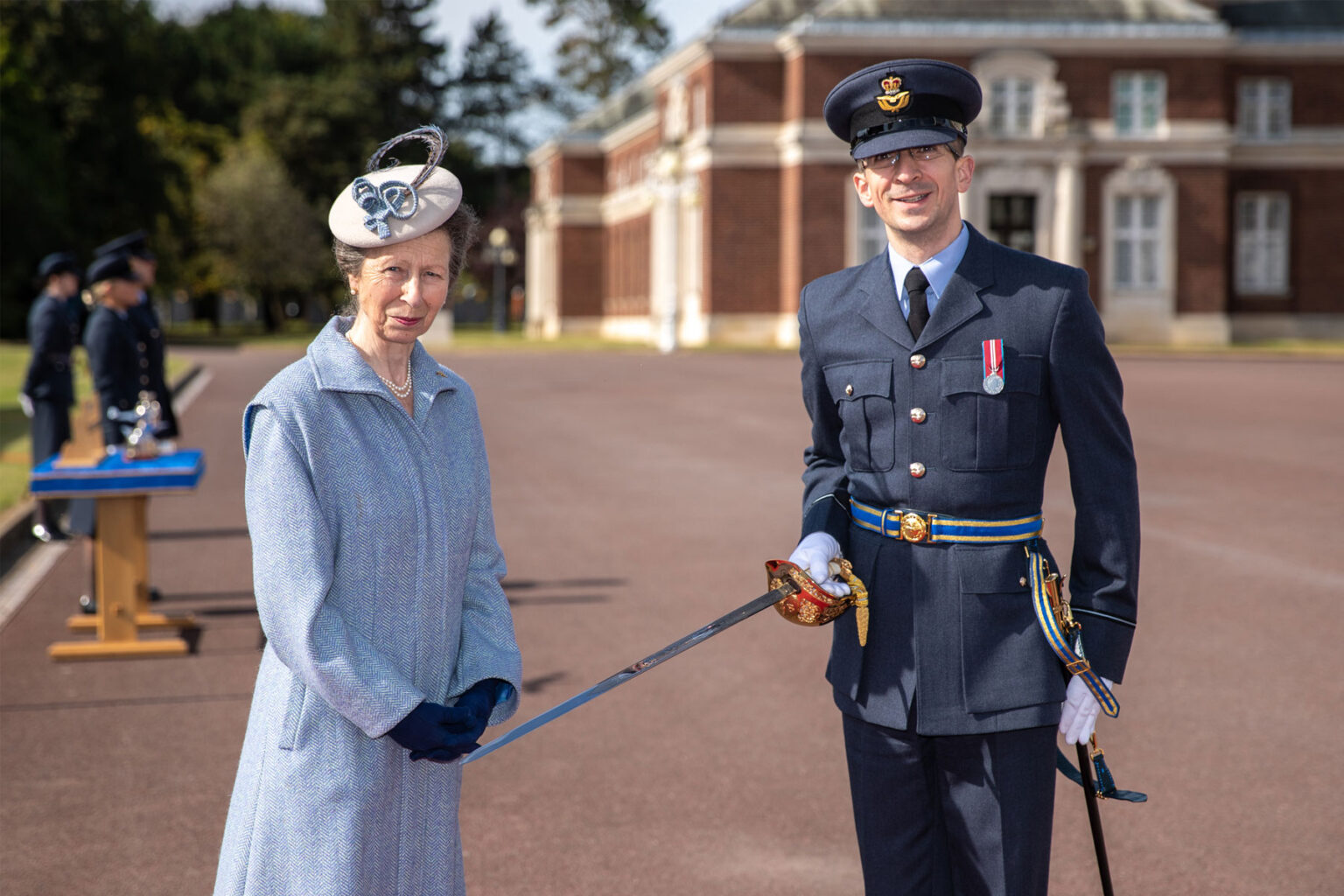 600 Squadron Officer Cadet receives Sword of Honour – London Bridge